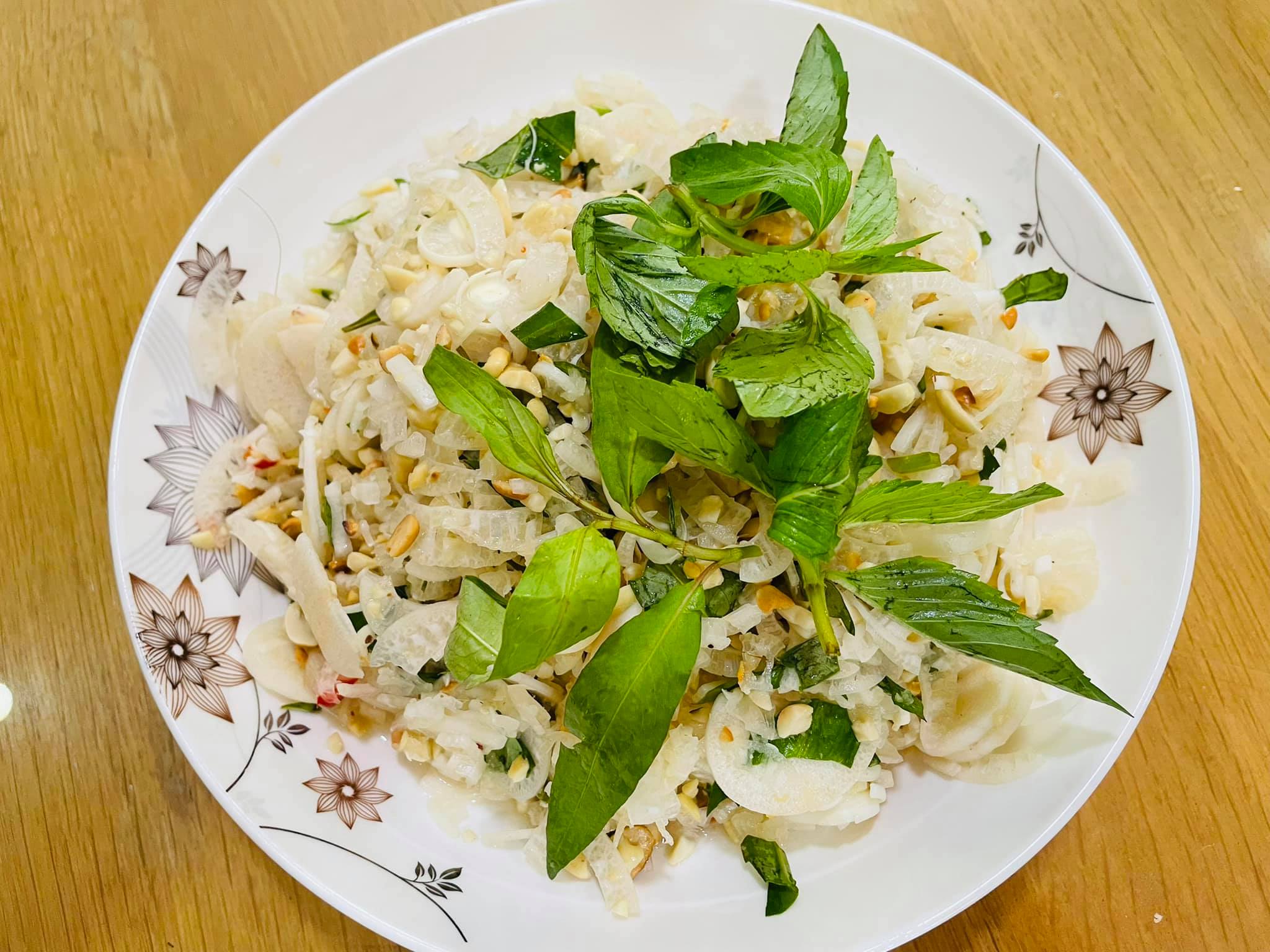 Gỏi thân cây chuối - Mây Thong Dong