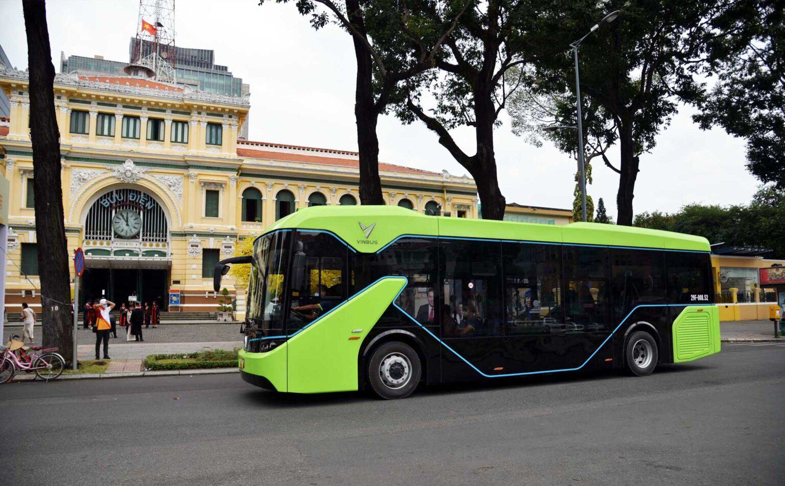 TP.HCM lần đầu tiên có "Bus điện" - Mây Thong Dong